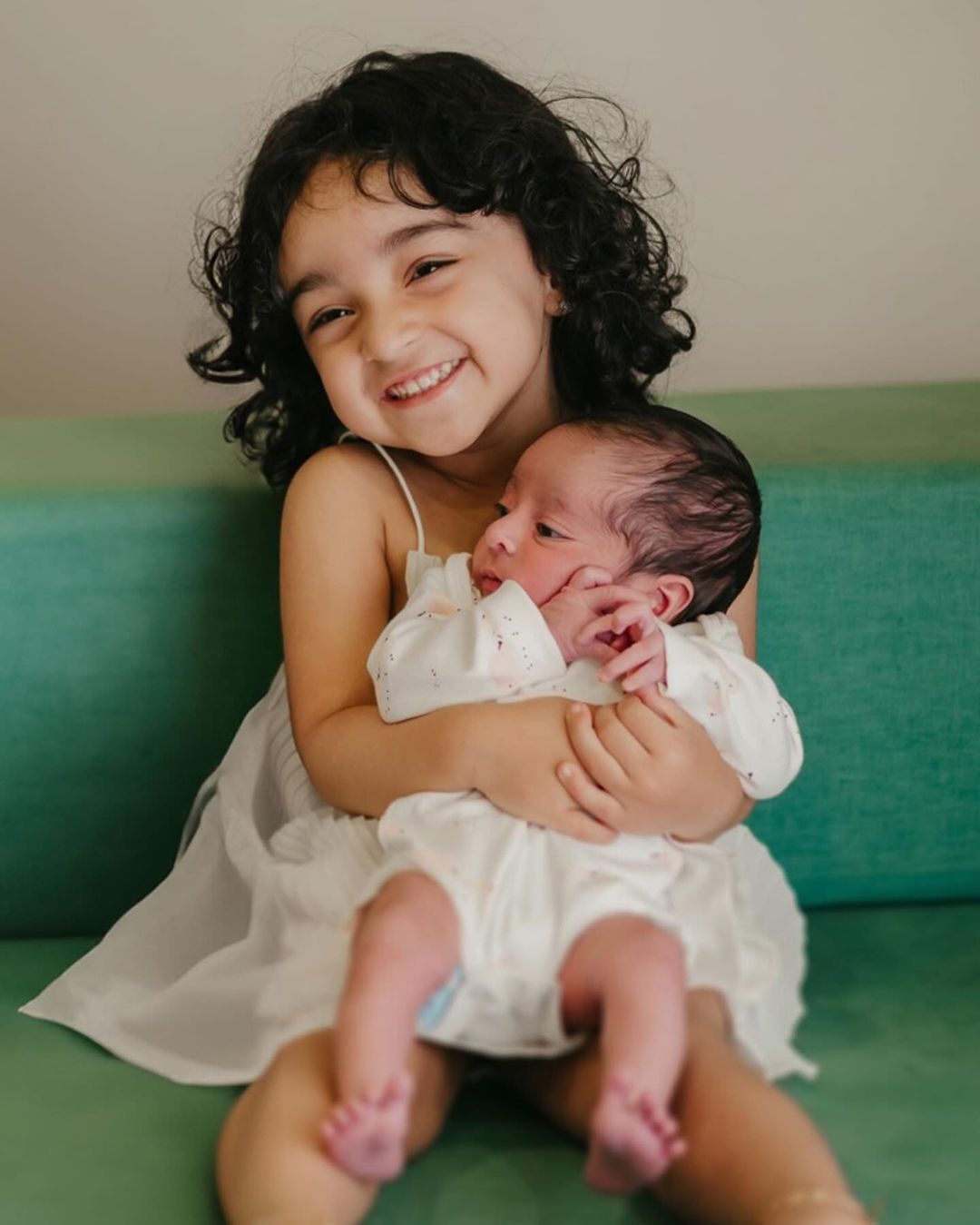 Pearle Maaney Melts Hearts With Adorable Photos Of Daughters Nitara And Nila - Filmibeat