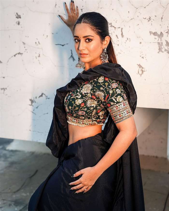 20+ Raashi Singh Photos: Find Latest HD Images, Pictures, Stills & Pics ...