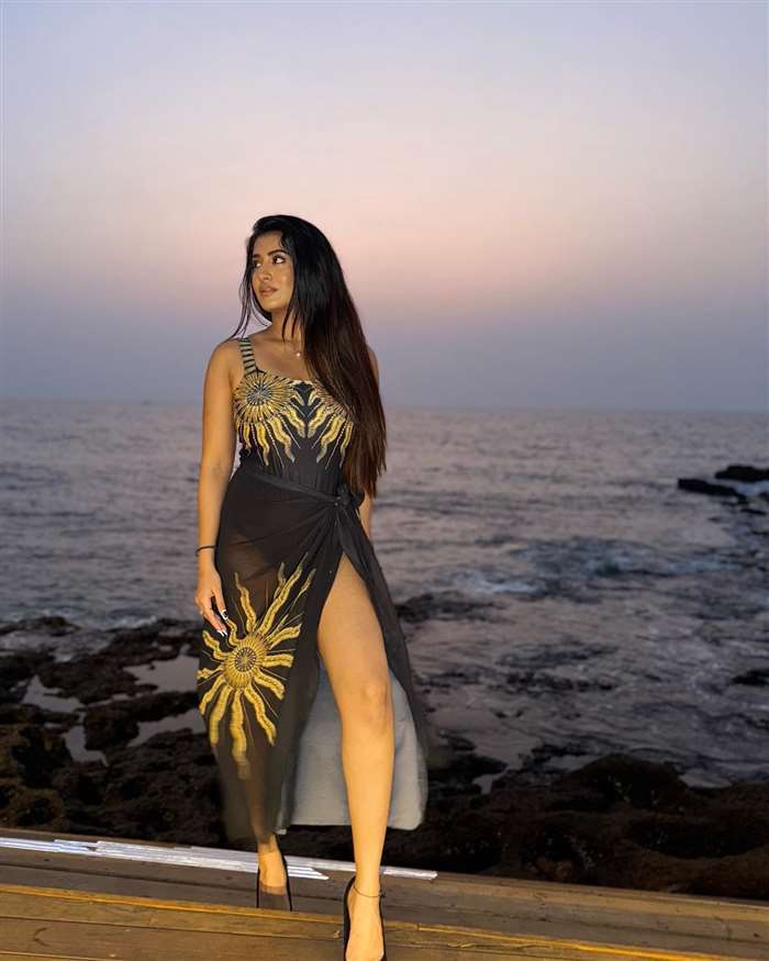 20+ Raashi Singh Photos: Find Latest HD Images, Pictures, Stills & Pics ...