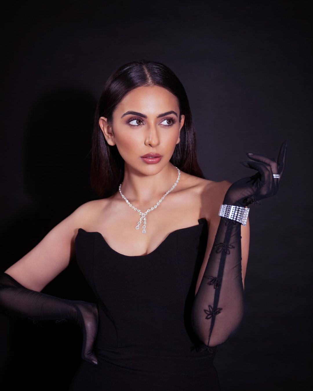 Rakul Preet Singh: రోజురోజుకూ గ్లామర్ డోస్ పెంచేస్తున్న రకుల్.. ఈ ...