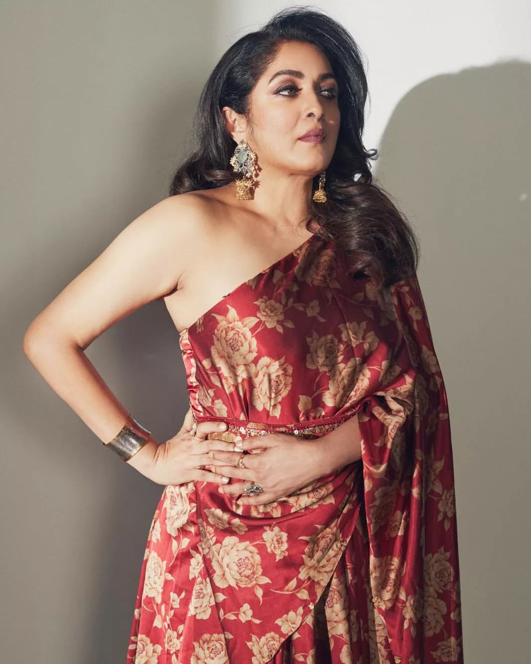 Ramya Krishnan 53 ఏళ్ల వయసులో రమ్యకృష్ణ అందాలు... చూశారంటే కళ్లు ...