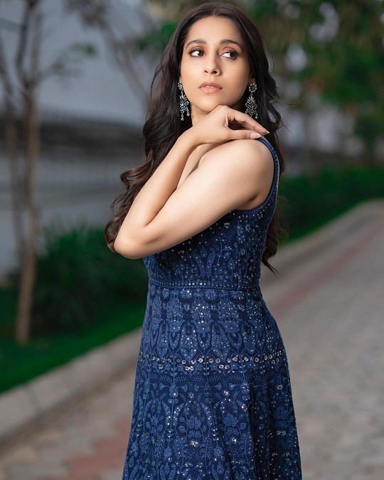 Rashmi Gautam రష్మి వయ్యారాల విందు... ఎంత దాచినా ఆ అందాలు దాగట్లేదుగా ...