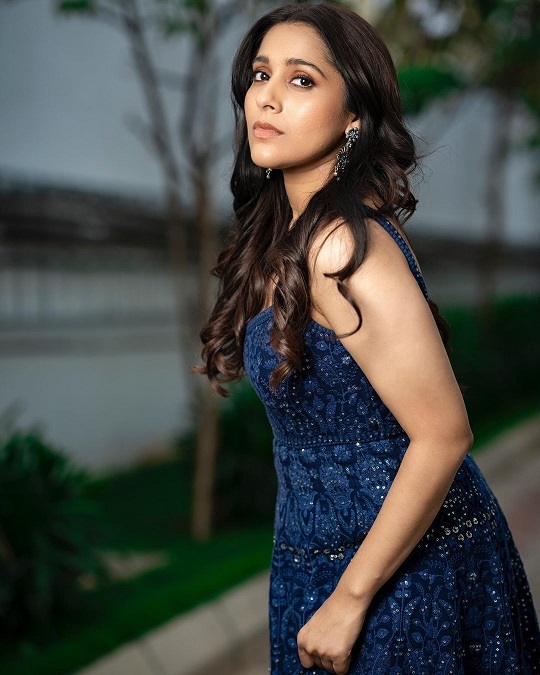 Rashmi Gautam రష్మి వయ్యారాల విందు... ఎంత దాచినా ఆ అందాలు దాగట్లేదుగా ...