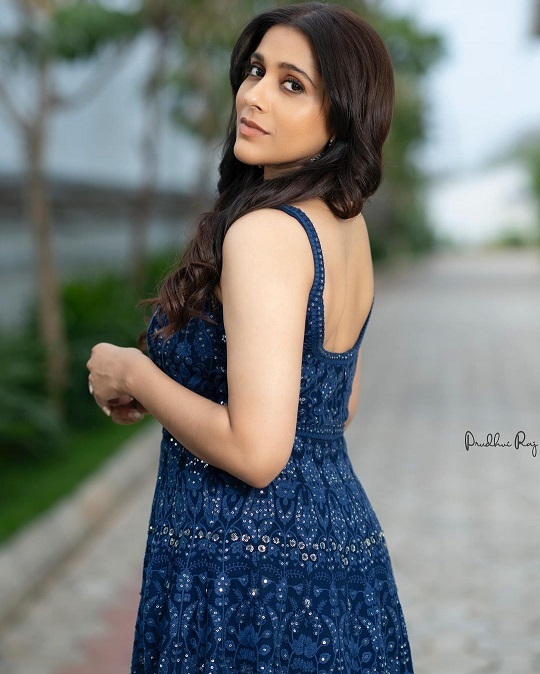 Rashmi Gautam రష్మి వయ్యారాల విందు... ఎంత దాచినా ఆ అందాలు దాగట్లేదుగా ...