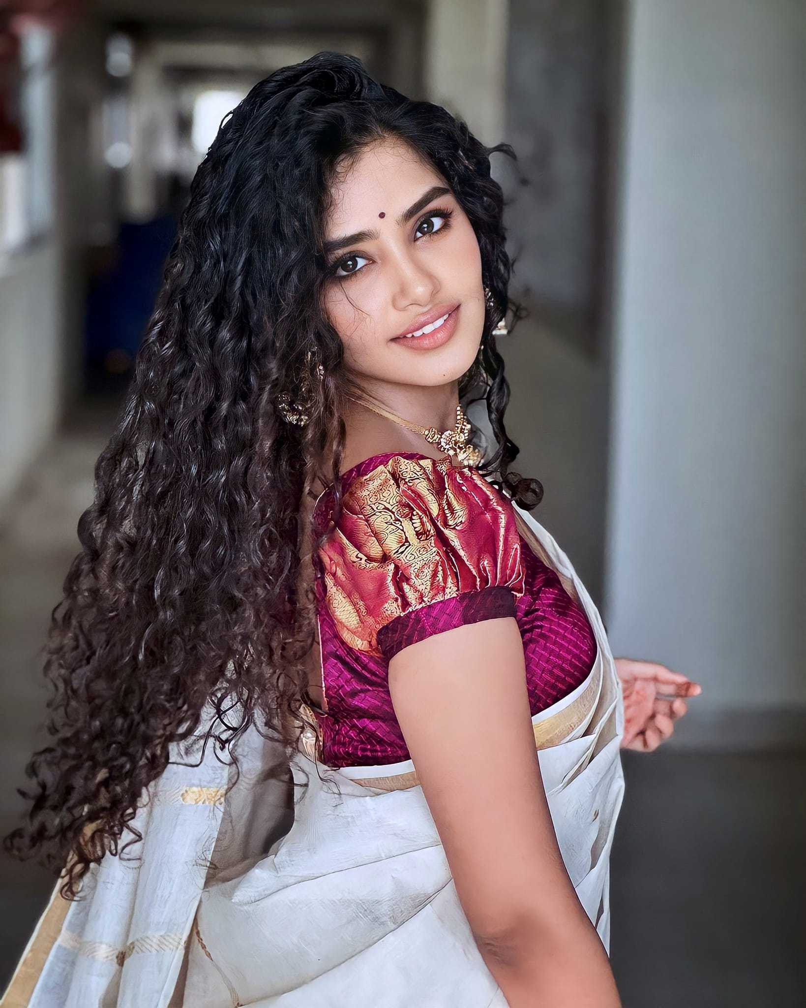 'പ്രതിഫലം കൂടാതെ ലിപ് ലോക്കിന് അഡീഷണൽ ചാർജും'; ഒമ്പത് വർഷം കൊണ്ട് ...