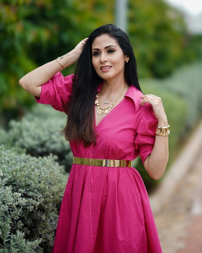 Sadha నడుమే ఉయ్యాలా? నడకే జంపాలా? - సెగలు పుటిస్తున్న సదా అందాలు ...