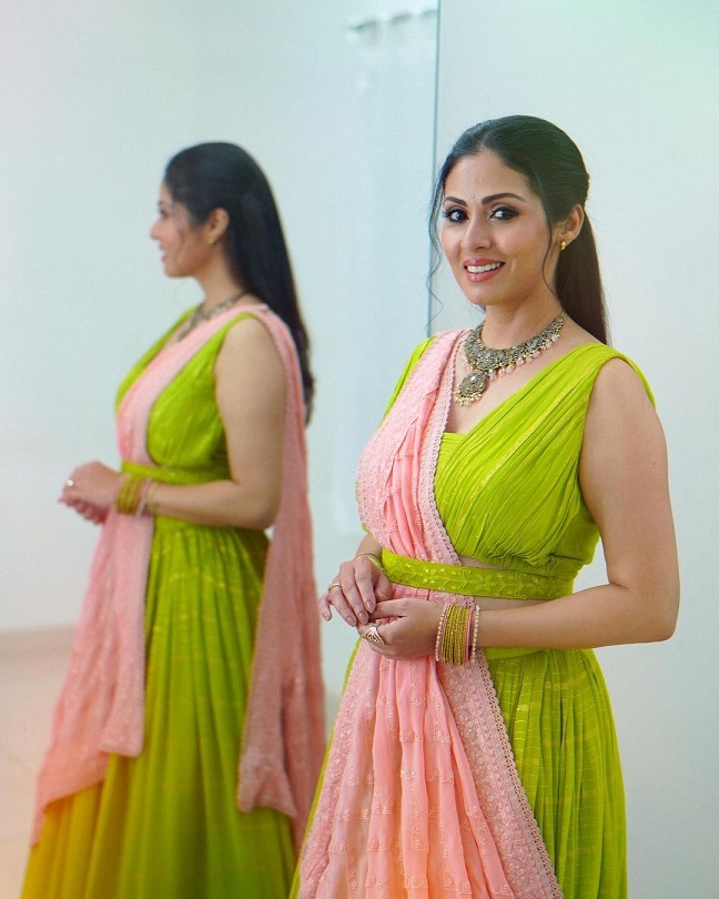 Sadha నడుమే ఉయ్యాలా? నడకే జంపాలా? - సెగలు పుటిస్తున్న సదా అందాలు ...