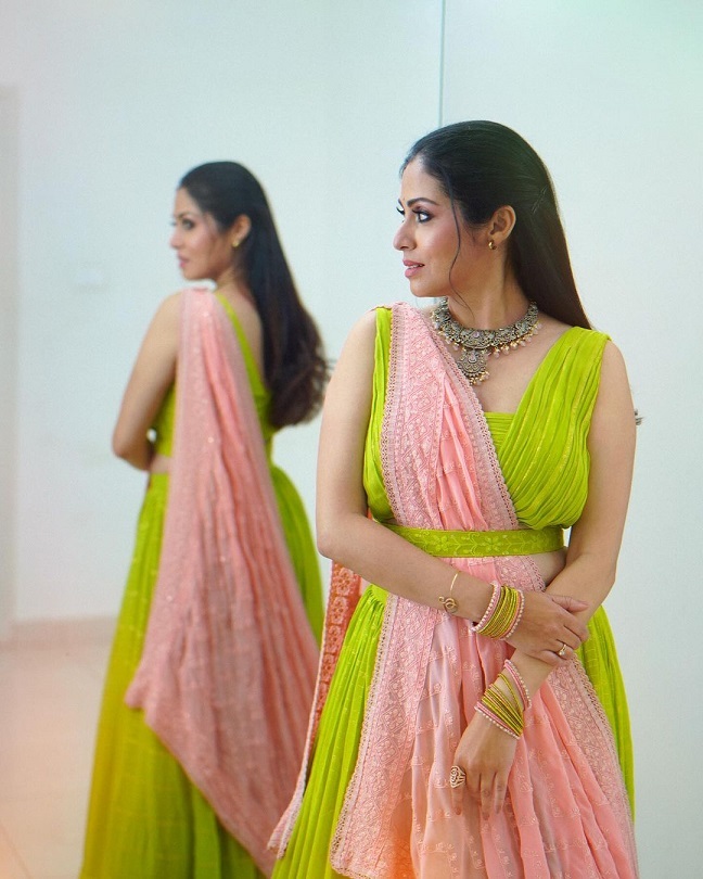 Sadha నడుమే ఉయ్యాలా? నడకే జంపాలా? - సెగలు పుటిస్తున్న సదా అందాలు ...