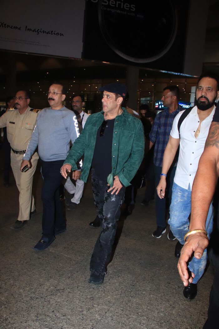 Salman Khan, Baba Siddique snapped at Mumbai Airport on 26 Feb 2024 - Filmibeat