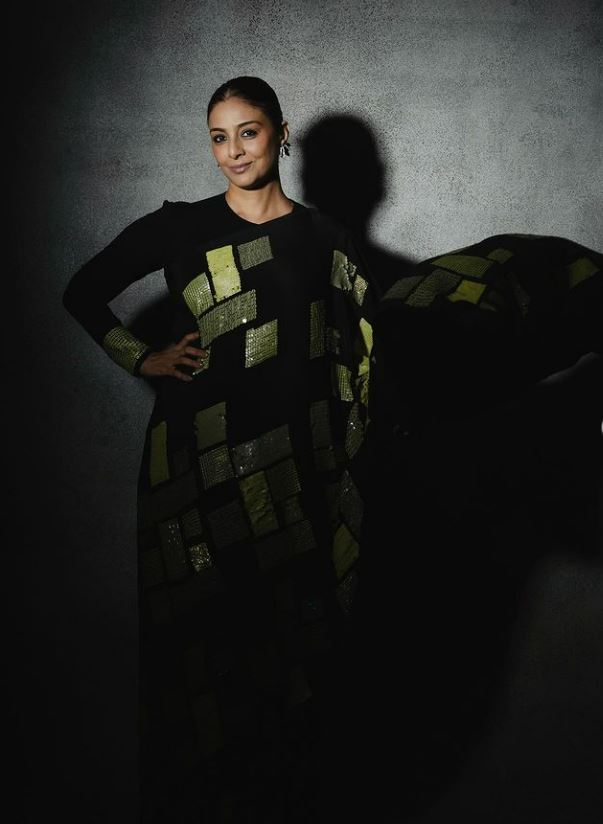 Tabu: 52 ఏళ్ల వయసులో టబు అందాల విందు.. శారీ అయినా డ్రెస్ అయినా ...