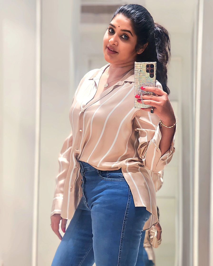 Shailaja Priya 42 వయసులో బిగ్ బాస్ బ్యూటీ నాజూకు అందాలు చూశారా? | Bigg ...