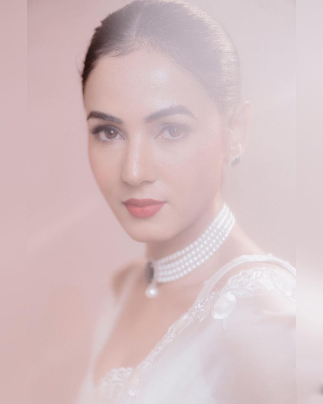 Sonal Chauhan: స్మోకీ లుక్‌లో సోనాల్ చౌహాన్ సోకుల విందు.. చూస్తే వావ్ ...
