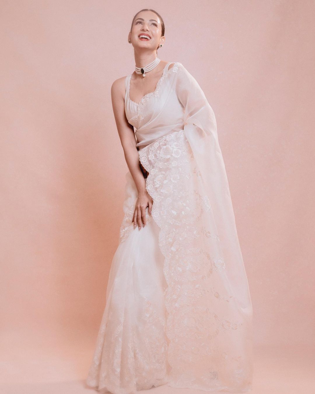 Sonal Chauhan: స్మోకీ లుక్‌లో సోనాల్ చౌహాన్ సోకుల విందు.. చూస్తే వావ్ ...