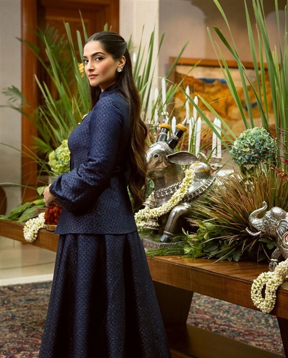 Sonam Kapoor’s Lavish India-Inspired Lunch Decor & Outfit Are All About ...