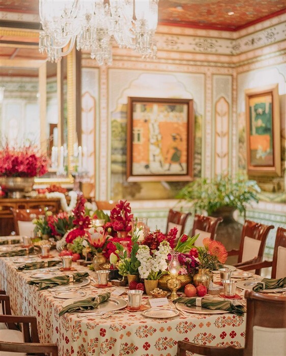 Sonam Kapoor’s Lavish India-Inspired Lunch Decor & Outfit Are All About ...