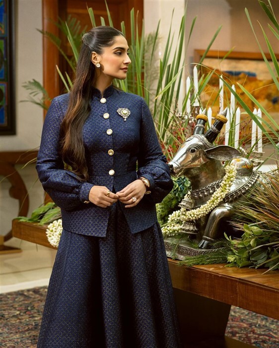 Sonam Kapoor’s Lavish India-Inspired Lunch Decor & Outfit Are All About ...