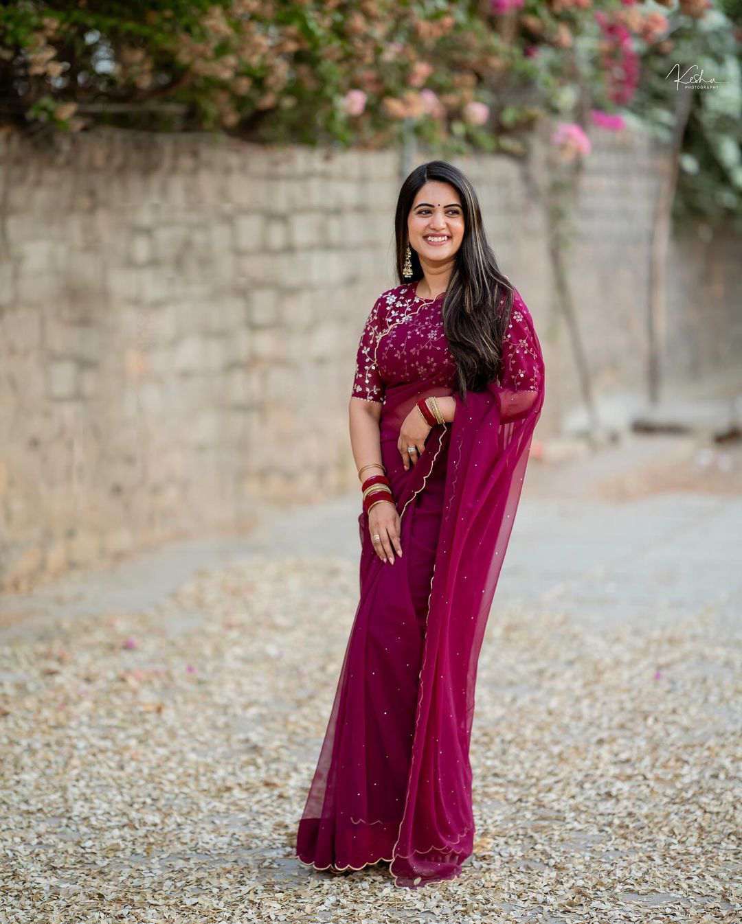 Sravanthi Chokkarapu: జారే చీరలో అందాల నెరజాన.. అలా చూస్తూ ఉండిపోతారంతే ...