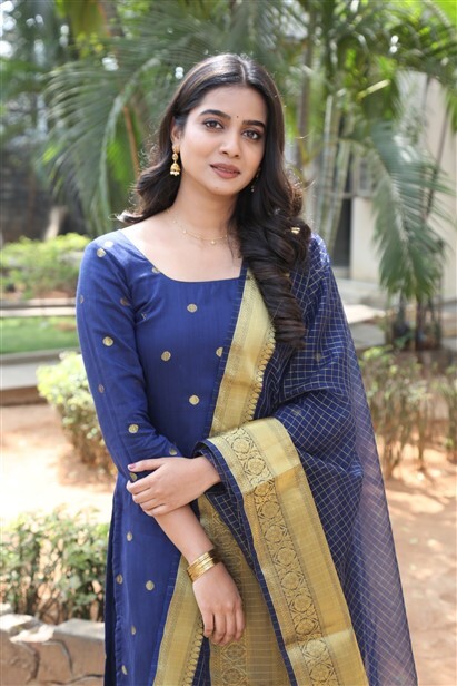 Sri Gouri Priya Photos ట్రూ లవర్‌తో రొమాంటిక్‌గా తెలుగు భామ.. శ్రీ గౌరీ ...