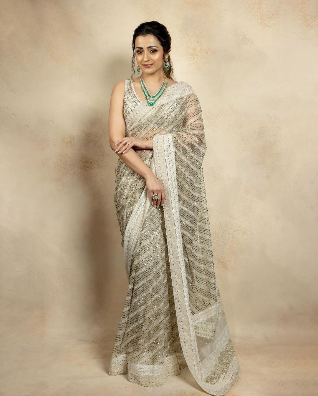 Trisha : వయసు 40.. అందం 20.. అందం, ధైర్యం కలగలిపితే మన జాబిలమ్మ త్రిష ...