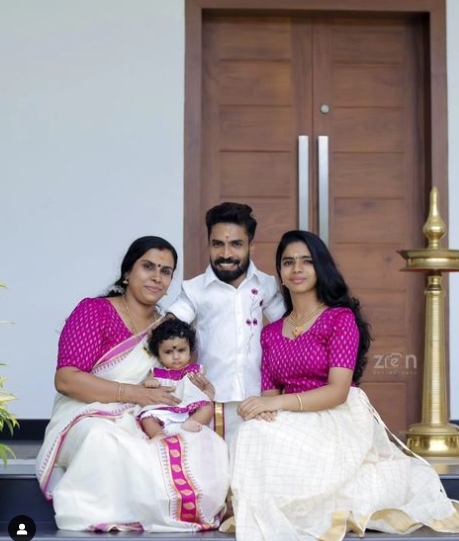 വിവാഹം കഴിഞ്ഞിട്ട് 18 വര്‍ഷം! ഭാര്യയുടെ കൂടെ സന്തോഷം പങ്കുവെച്ച് നടന് ...
