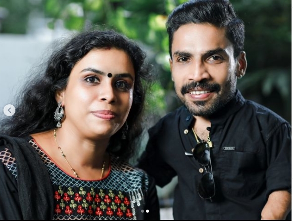 വിവാഹം കഴിഞ്ഞിട്ട് 18 വര്‍ഷം! ഭാര്യയുടെ കൂടെ സന്തോഷം പങ്കുവെച്ച് നടന് ...