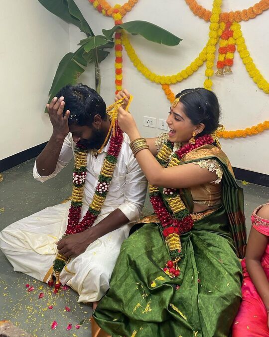 மாப்பிள்ளைக்கு தாலி கட்டிய ’96’ பட நடிகை.. திருமணக் கோலத்தில் வெளியான ...