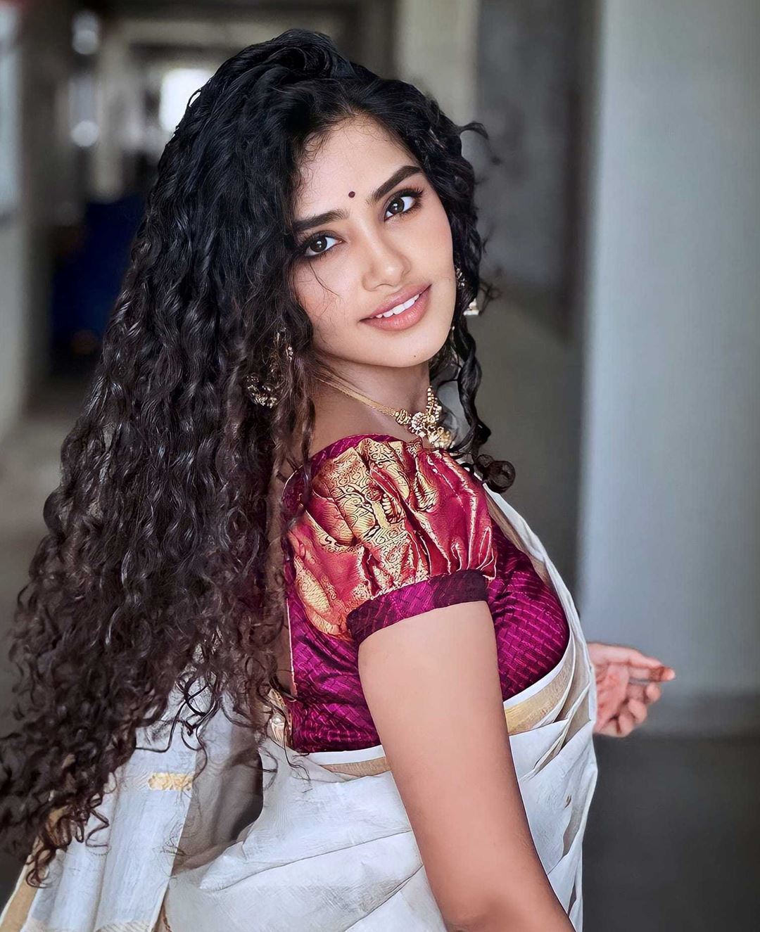 സിനിമയ്ക്ക് വേണ്ടി എന്തിനും തയ്യാറാവും? ശരീരം പ്രദര്‍ശിപ്പിച്ച് ...