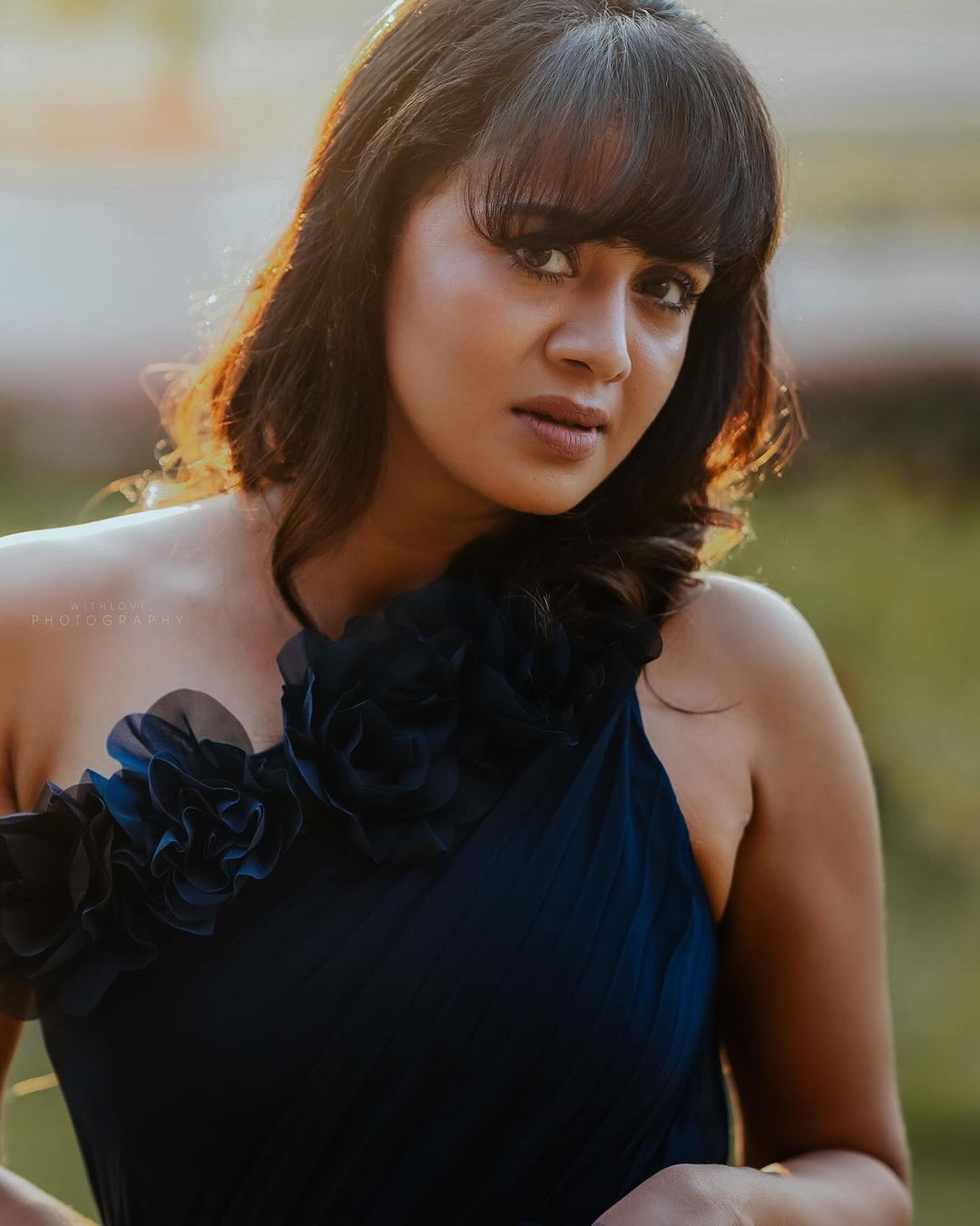 ஆளே மாறிய அஞ்சனா ரங்கன்.. கணவரையும் குழந்தையும் தனியா தவிக்கவிட்டு ...