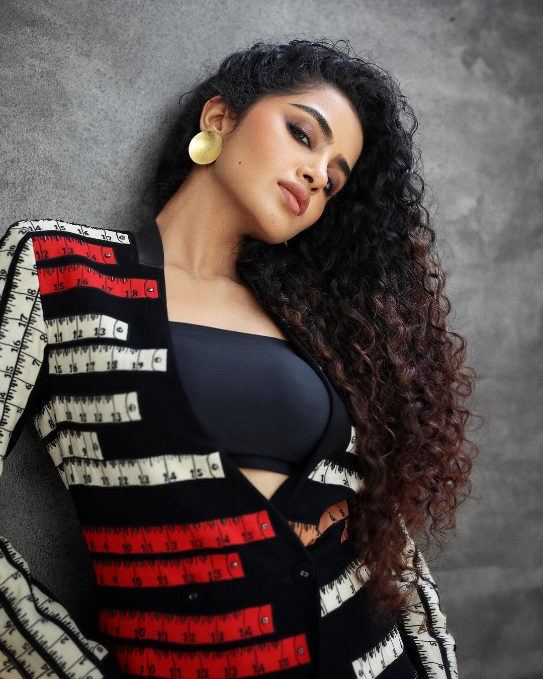 Anupama Parameswaran టిల్లు గాడి బ్యూటీ గ్లామర్ ట్రీట్.. ఆ మూడో ఫోటో మాత్రం నెక్ట్స్ లెవెల్ ...