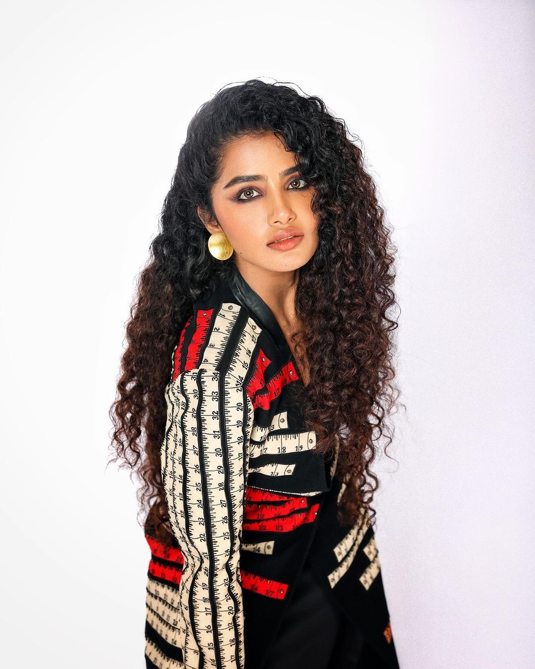 Anupama Parameswaran టిల్లు గాడి బ్యూటీ గ్లామర్ ట్రీట్.. ఆ మూడో ఫోటో ...