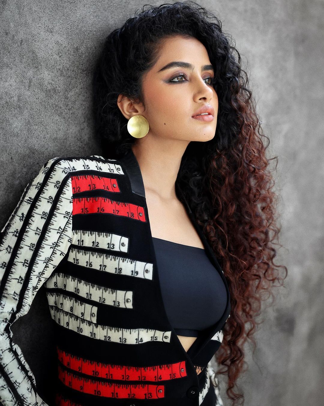 Anupama Parameswaran టిల్లు గాడి బ్యూటీ గ్లామర్ ట్రీట్.. ఆ మూడో ఫోటో మాత్రం నెక్ట్స్ లెవెల్ ...
