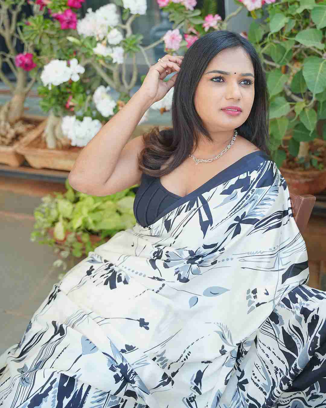 Ariyana Glory: బొద్దుగా మారిన భలే క్యూట్‌గా బిగ్‌బాస్ బ్యూటీ.. చీరలో ...