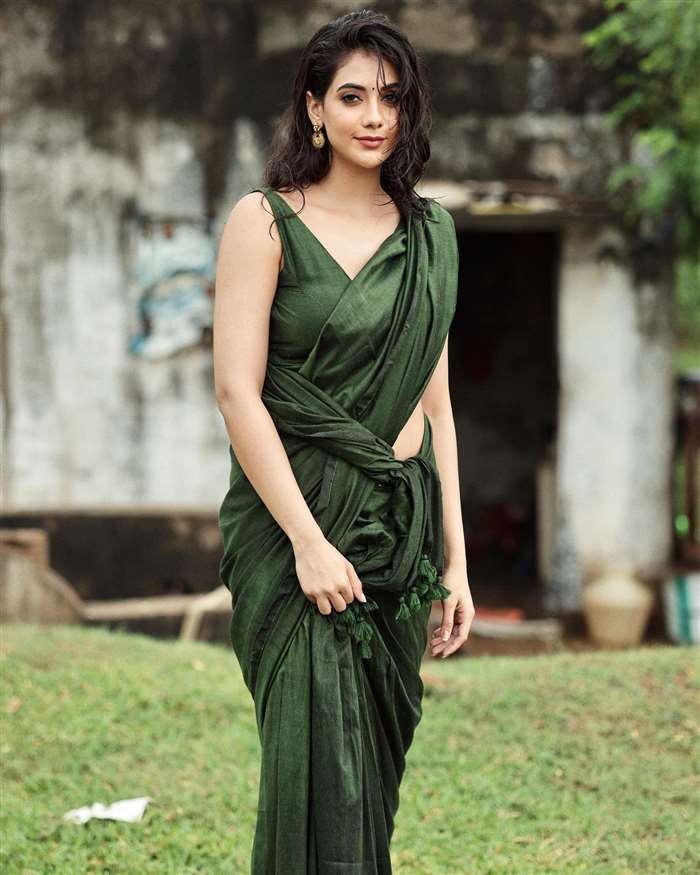 Malina Photos: Find Latest HD Images, Pictures, Stills & Pics - Filmibeat