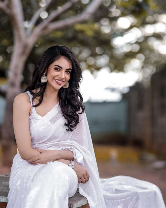 Malina Photos: Find Latest HD Images, Pictures, Stills & Pics - Filmibeat