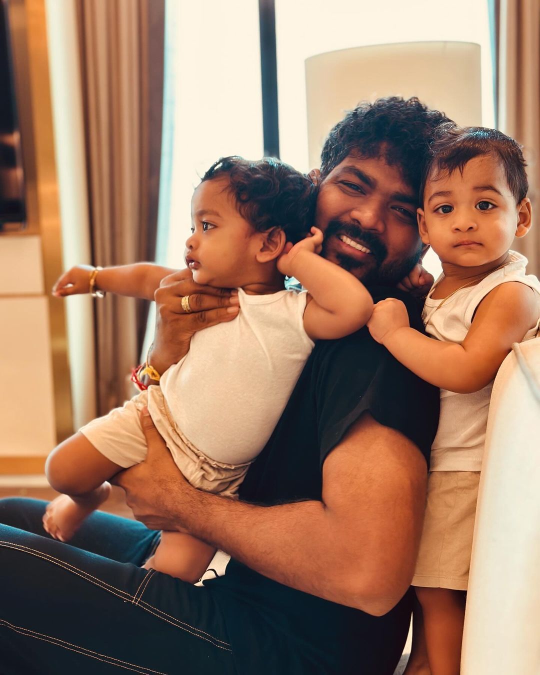 20 நாள் விக்கியை பார்க்கல.. நயன்தாராவும் 2 மகன்களும் ஒரே ஃபீலிங் ...