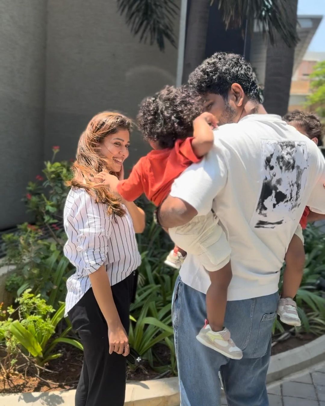 20 நாள் விக்கியை பார்க்கல.. நயன்தாராவும் 2 மகன்களும் ஒரே ஃபீலிங் ...