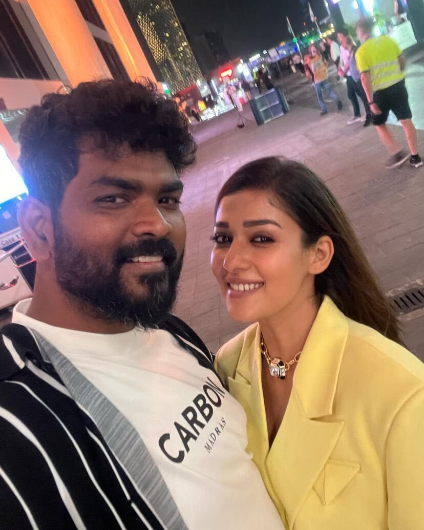 அவ ஃபேஸ் அடடடடா!.. அவ ஷேப்பு அப்பப்பப்பா.. வெளிநாட்டில் கணவருடன் ஜாலி ...