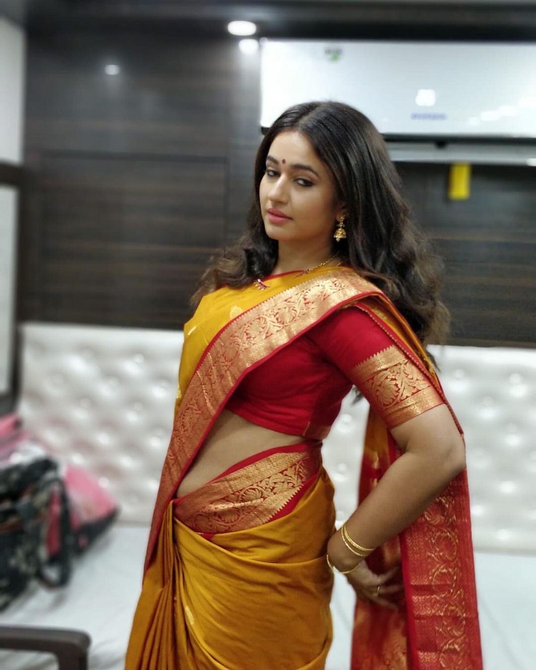 Poonam Bajwa 38 ఏళ్ల వయసులో పెళ్లి కూతురిలా పూనమ్ బజ్వా.. ఈ అమ్మడి ...
