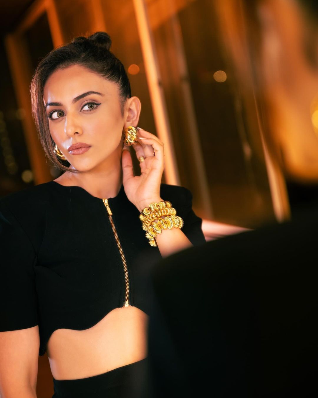 Rakul Preet Singh: పెళ్లి తర్వాత మరింత అందంగా రకుల్.. అలా చూస్తూ ...