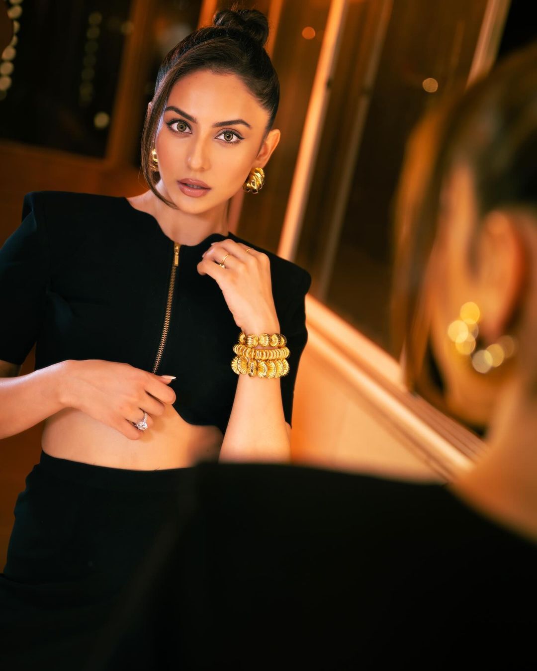 Rakul Preet Singh: పెళ్లి తర్వాత మరింత అందంగా రకుల్.. అలా చూస్తూ ...