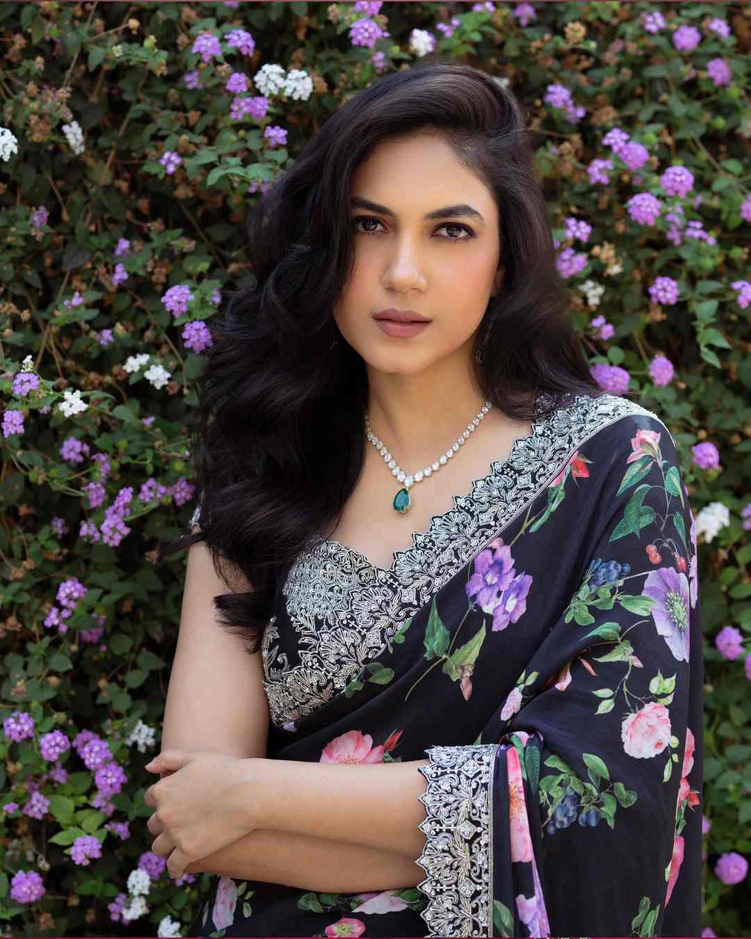 Ritu Varma: బ్లాక్ కలర్ శారీలో భలే క్యూట్‌గా రీతు.. ఈ రేంజ్ అందాలను ...