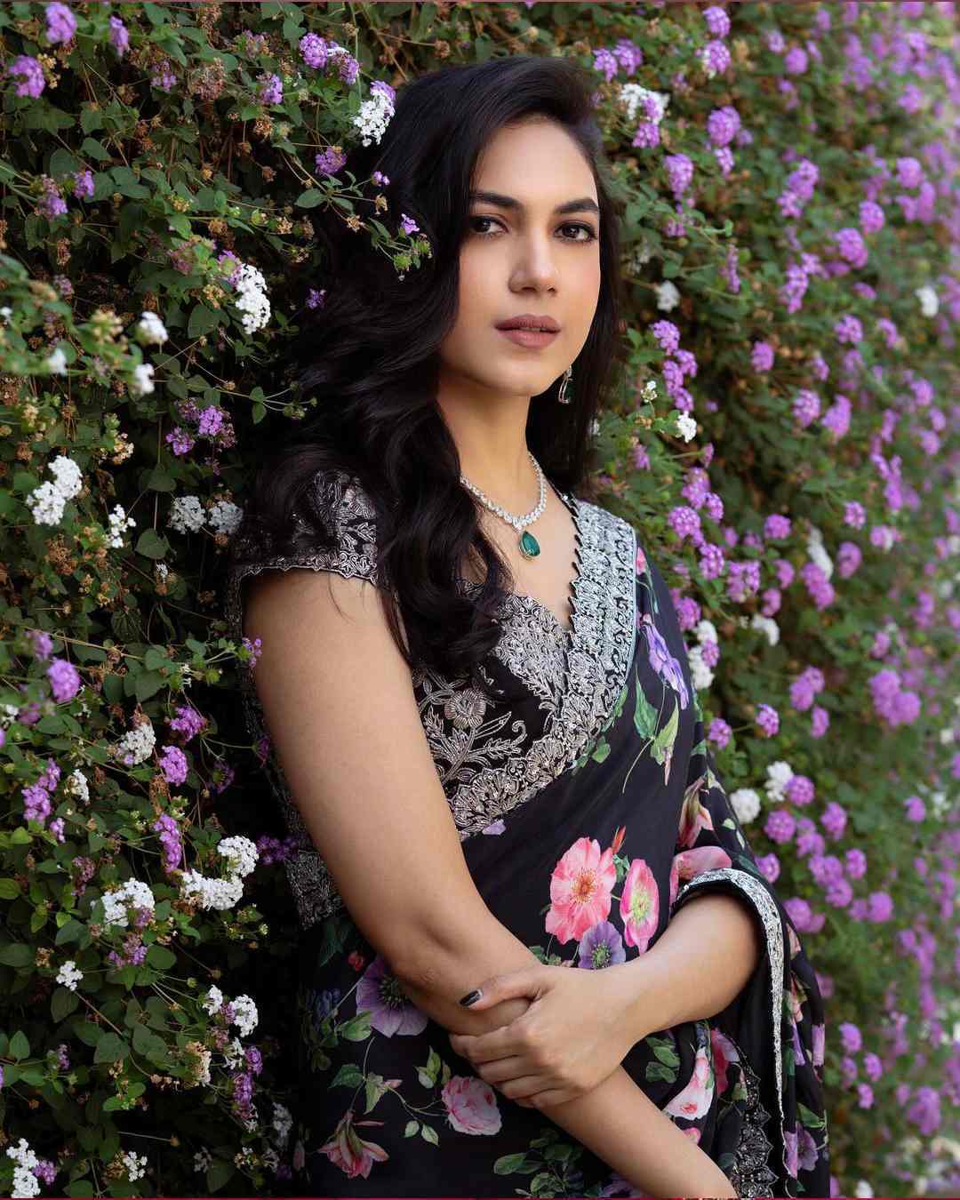 Ritu Varma: బ్లాక్ కలర్ శారీలో భలే క్యూట్‌గా రీతు.. ఈ రేంజ్ అందాలను ...