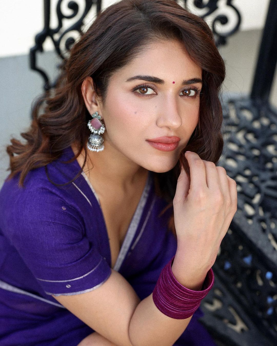 Ruhani Sharma విరాట్ కోహ్లీ మరదలు పిల్ల అందాలు... వేసవిలో మరింత హీటెక్కించేలా! | Heroine Ruhani ...