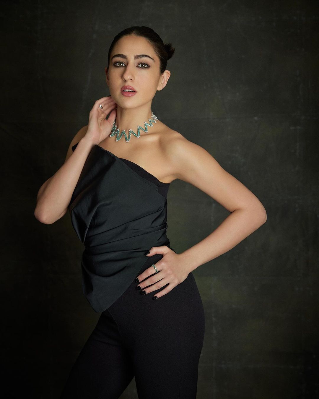 Sara Ali Khan Exudes Glamour With Daddy Saif & Brother Ibrahim Ali Khan At Anant-Radhika's Pre ...