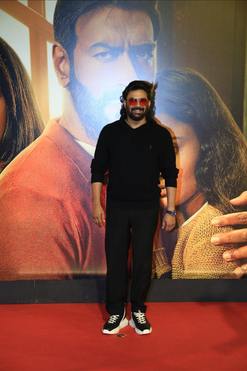 Shaitaan Screening: Ajay Devgn Poses With Son Yug, Jyotika Twins In ...