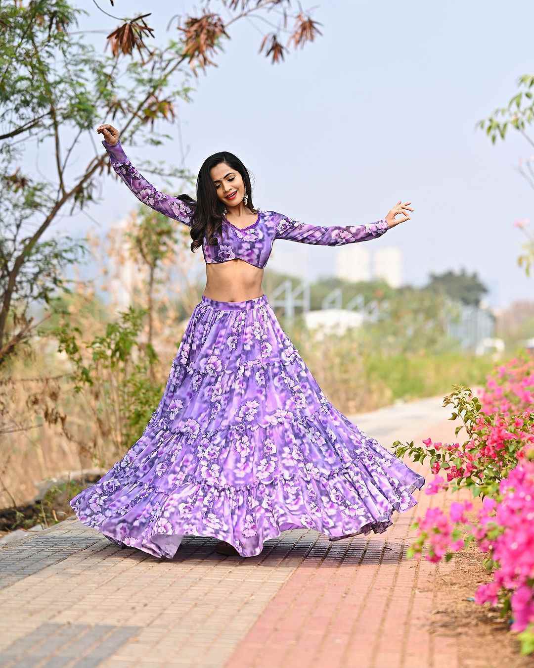 Shobha Shetty: పర్పుల్ లెహంగాలో శోభాశెట్టి పరువాలు.. ఆ నడుమొంపులు ...