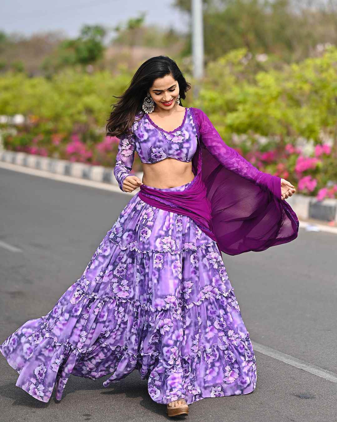 Shobha Shetty: పర్పుల్ లెహంగాలో శోభాశెట్టి పరువాలు.. ఆ నడుమొంపులు ...