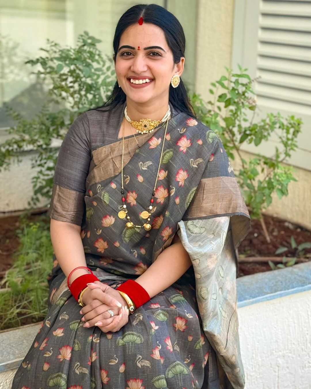 Sravanthi Chokkarapu: పద్ధతైన చీరకట్టులో పాలరాతి బొమ్మలా.. పెద్దబొట్టు ...