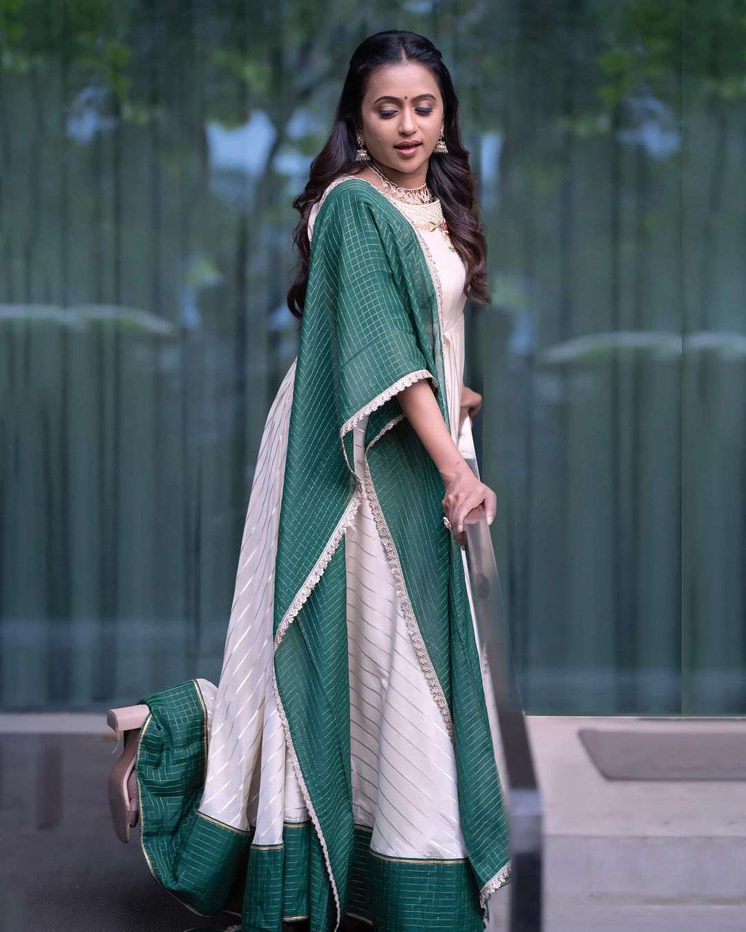 Suma Kanakala: సుమ కనకాల సూపర్ క్యూట్ ఫొటోలు.. పట్టుపరికిణీలో పాతికేళ్ల ...