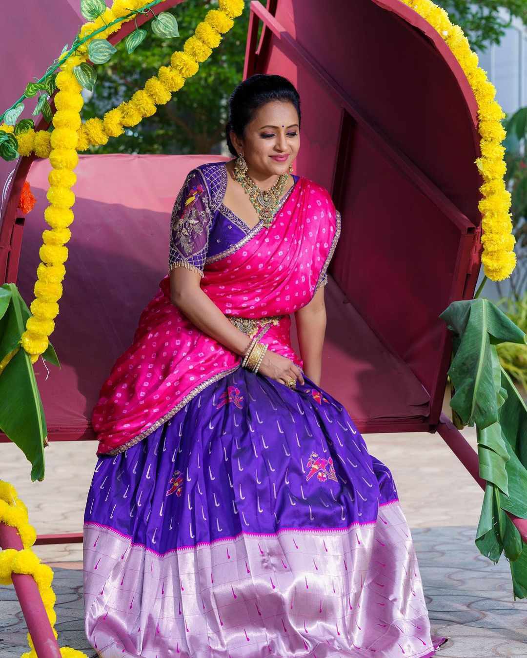 Suma Kanakala: సుమ కనకాల సూపర్ క్యూట్ ఫొటోలు.. పట్టుపరికిణీలో పాతికేళ్ల ...